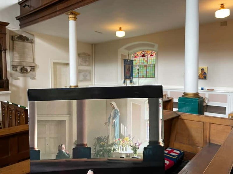 Belfast: Derry Girls Taxi Tour with Private Guide