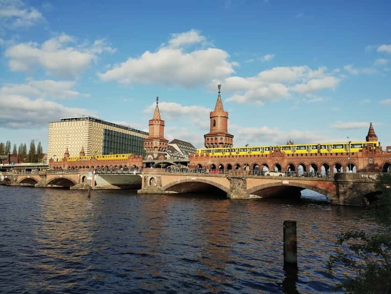 Berlin Friedrichshain: Urban Walk of Grit and Gentrification