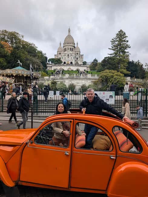 Guided tour of Paris' most famous monuments in a vintage car!